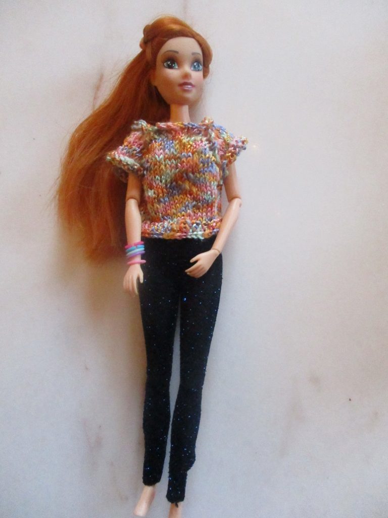 un pull top down pour Lili Barbie - les lubies de lili Barbie