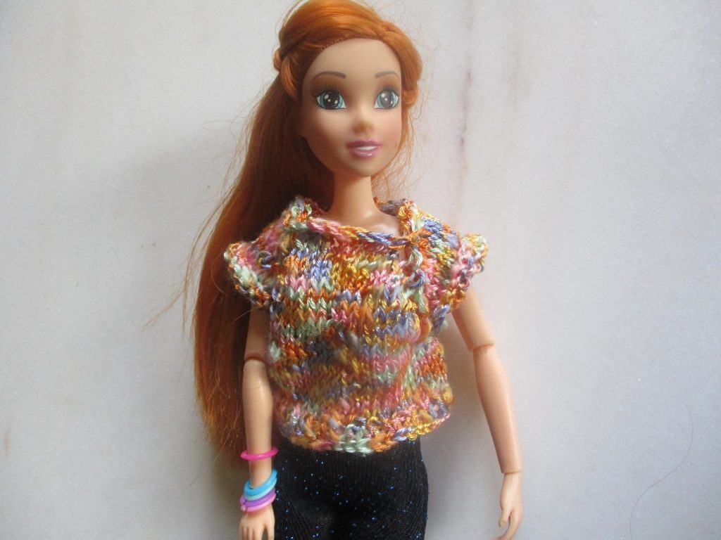 un pull top down pour Lili Barbie - les lubies de lili Barbie