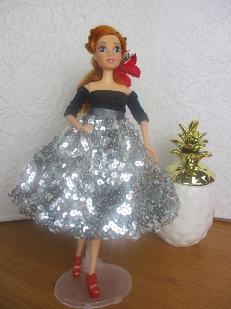 un ensemble strass et paillettes pour lili Barbie – les lubies de lili ...